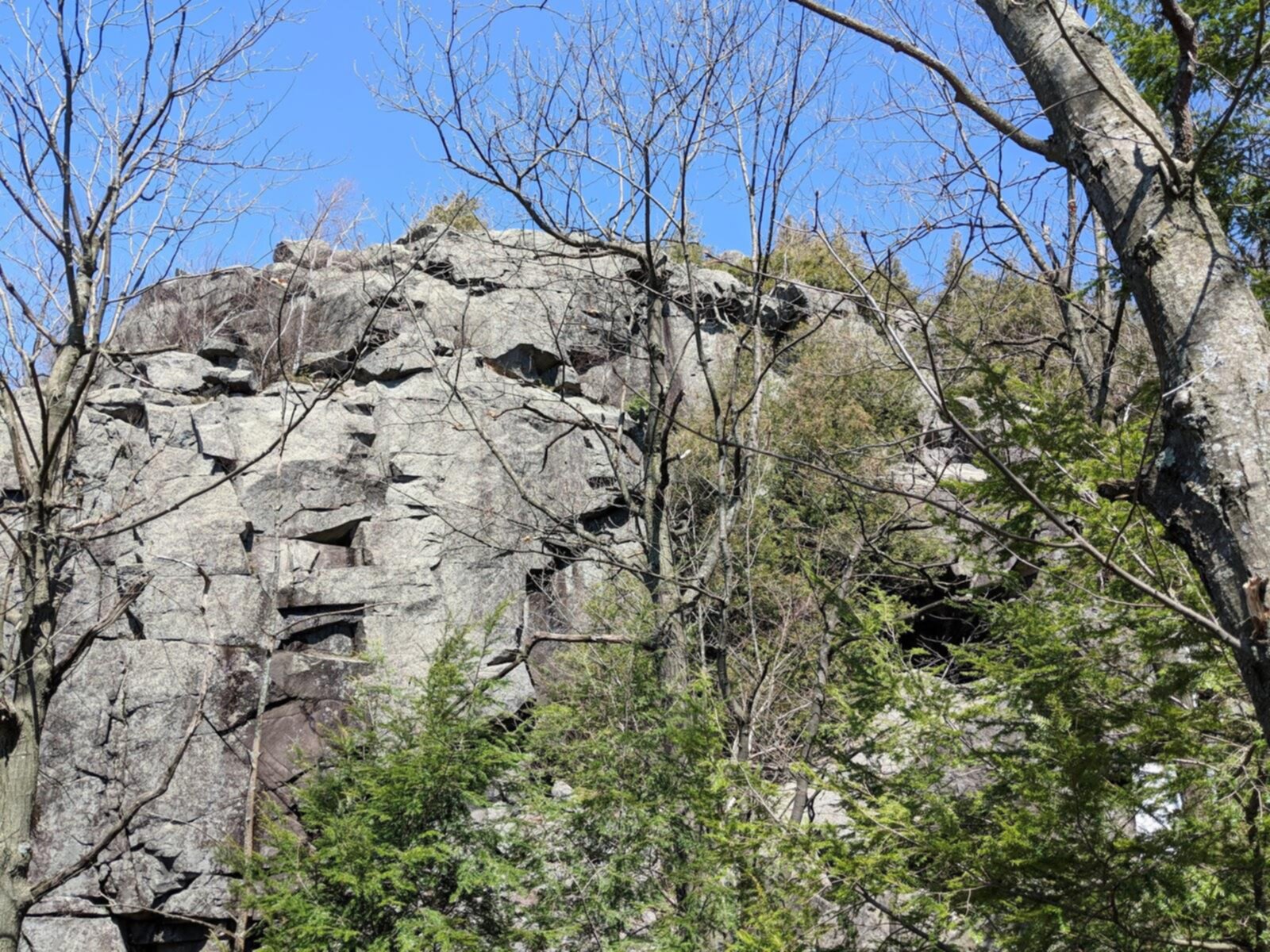 Sentiers du Mont Saint-Grégoire | Guide Montérégie