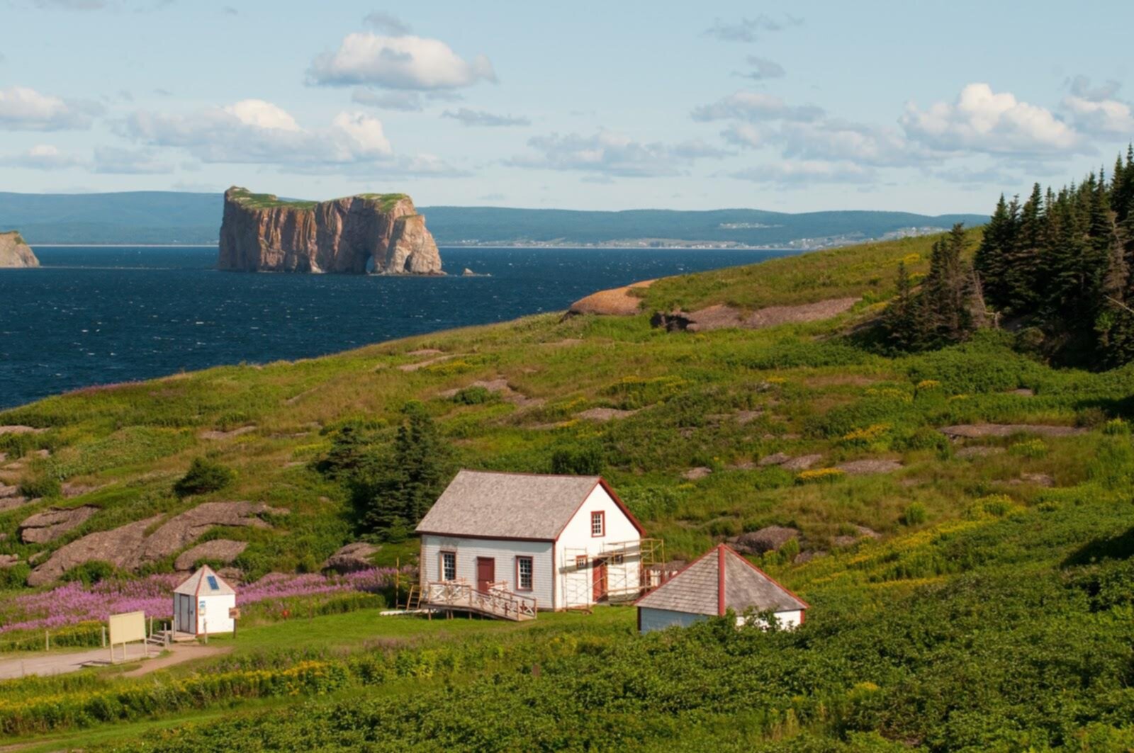 Île-Bonaventure and Percé Rock Park | Hiking Trails Gaspésie